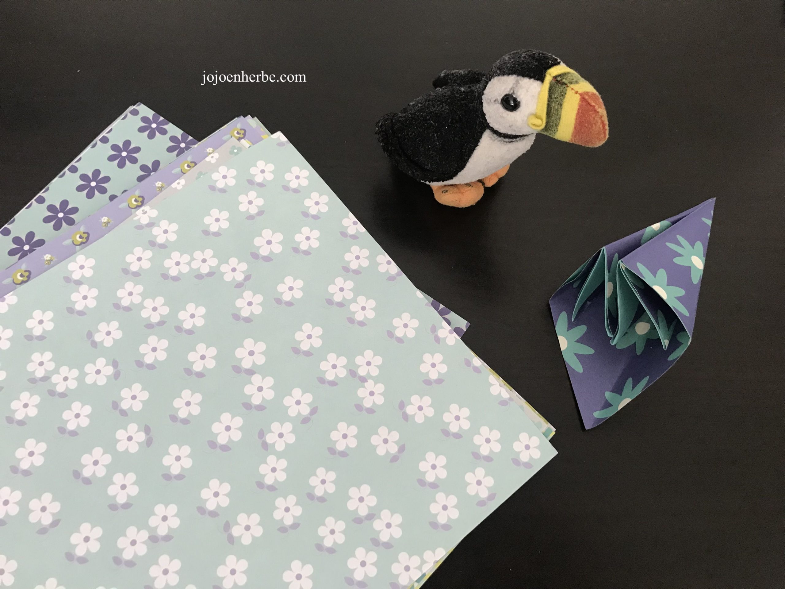 Fleur en origami 3 – JOJO EN HERBE